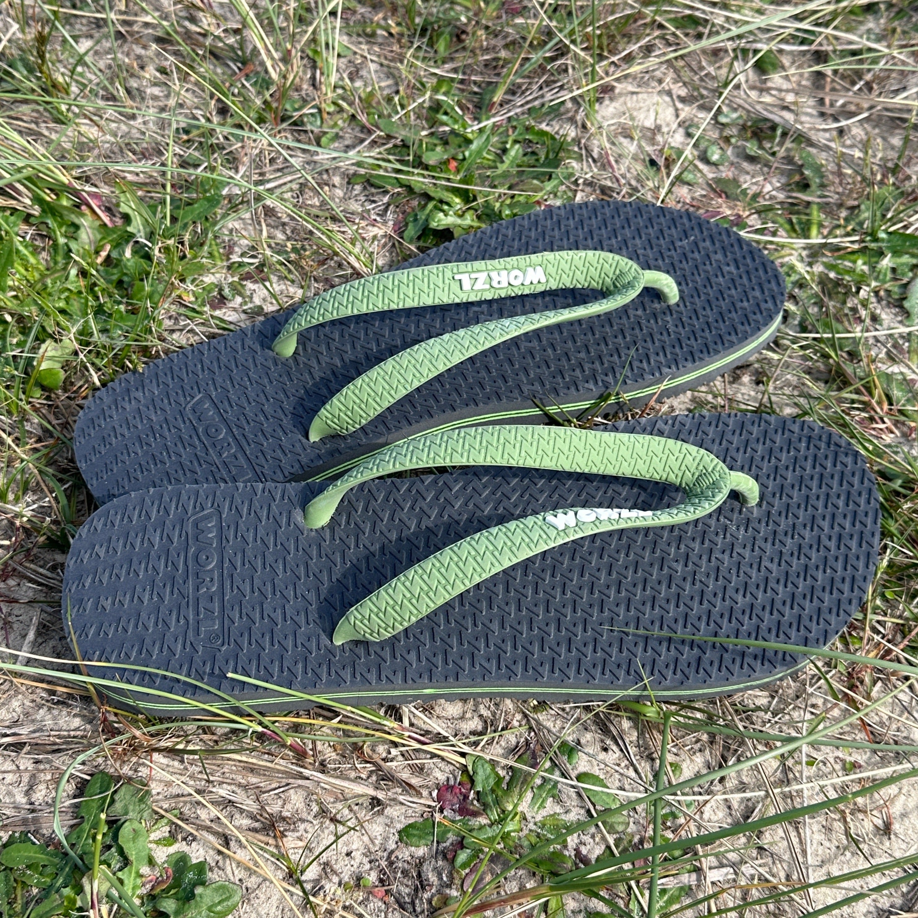 Mens non plastic, biodegradable, rubber flip flops made in the UK. – Worzl
